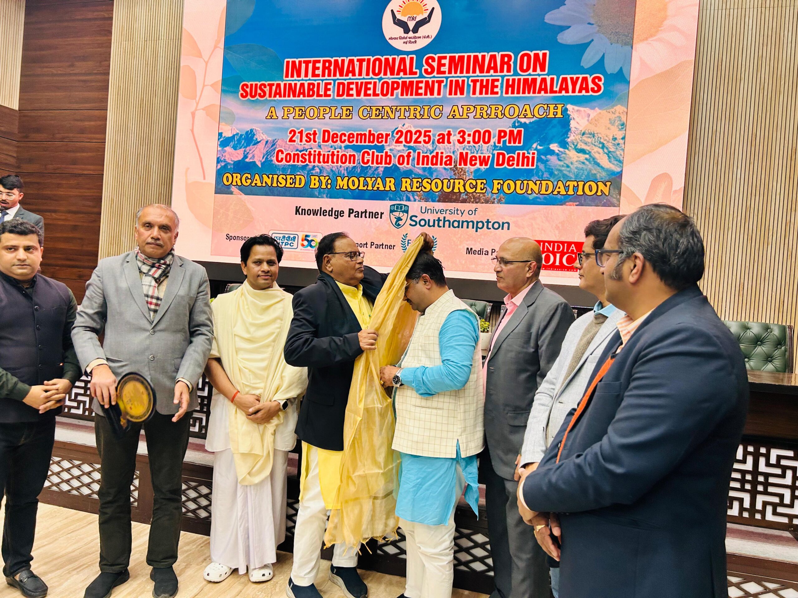 अंतरराष्ट्रीय मंच पर आनंदमय भारती फ़ाउंडेशन के चेयरमैन बसंत झा सम्मानित ...